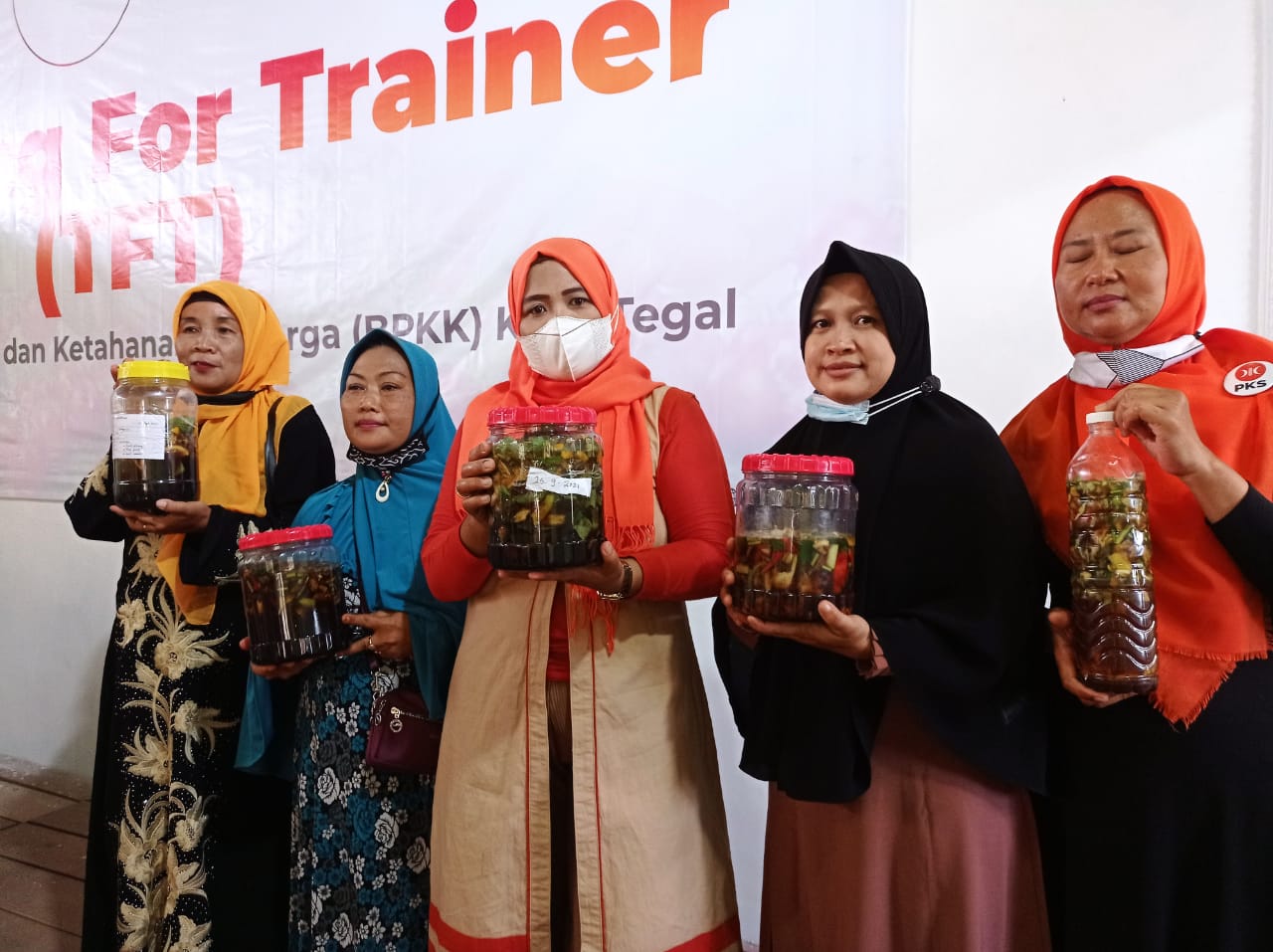 Peduli Lingkungan, BPKK Gelar Pelatihan Pengolahan Eco Enzyme